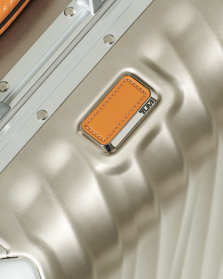 Tumi Titanium Kabine Kuffert | 19 Degree hos Copenhagen Luggage ...